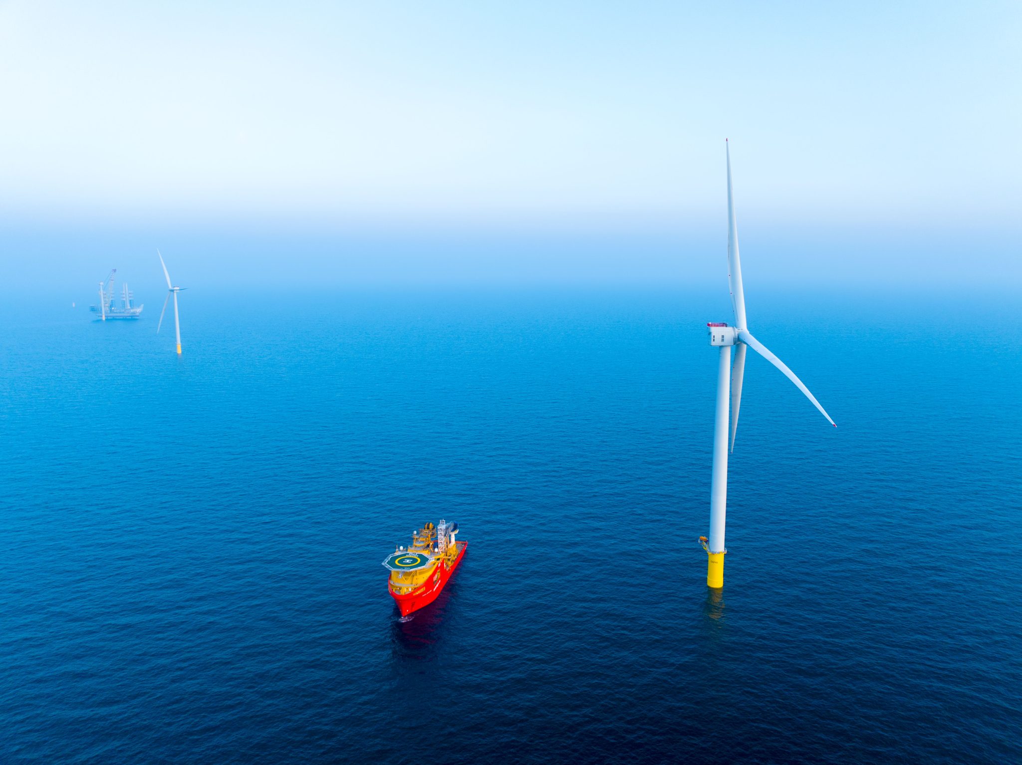 World’s largest offshore wind farm produces power for the first time ...