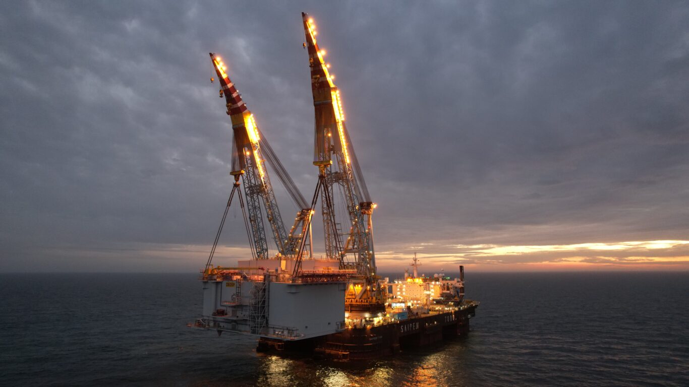 Second HVDC offshore substation platform installed at Dogger Bank Wind ...